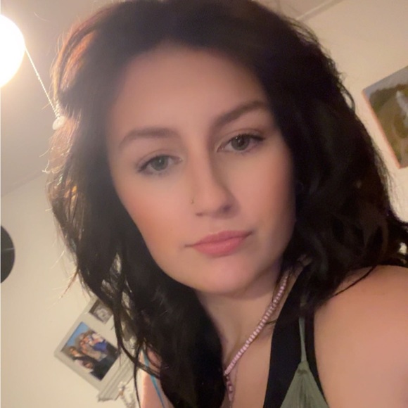 Mallory's Closet (@mallory_crews) | Poshmark